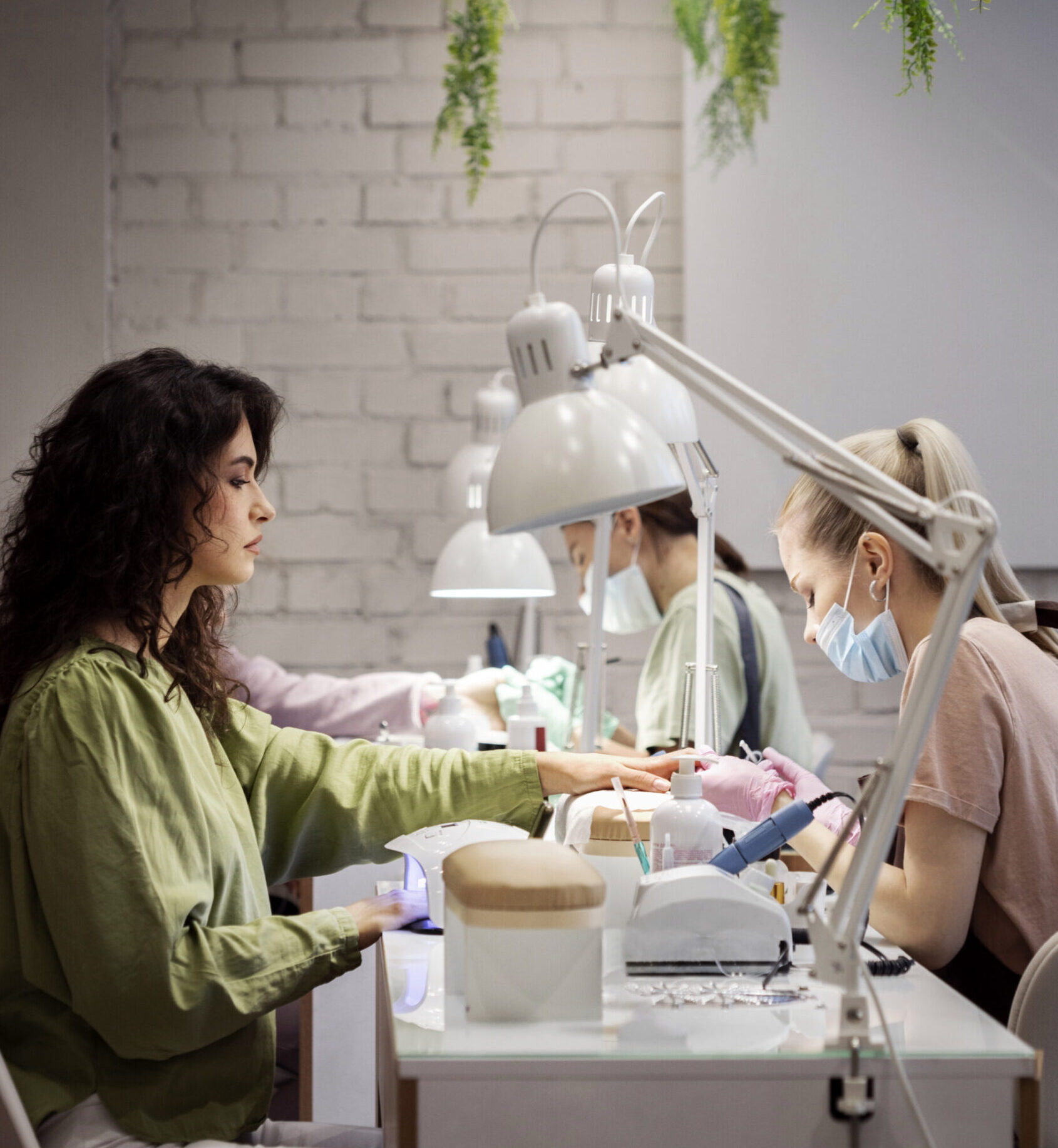 The Ultimate Nail Battle: MMA vs EMA – What You Need to Know